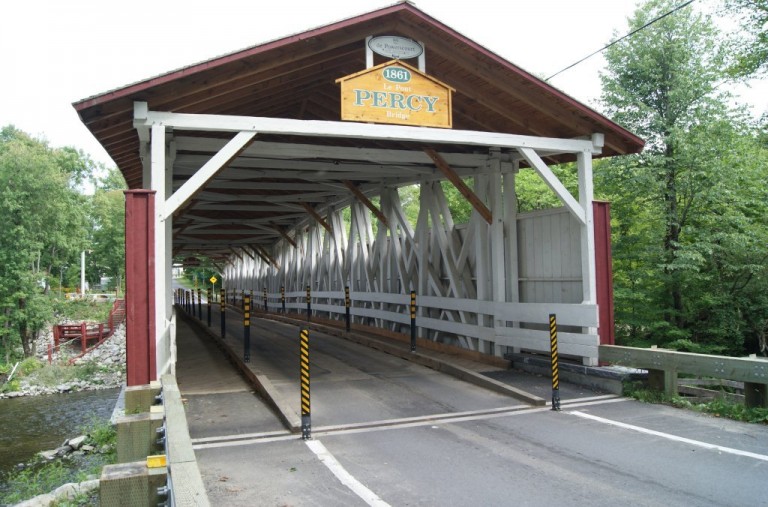 À découvrir dans la région : le plus vieux pont couvert au pays ...