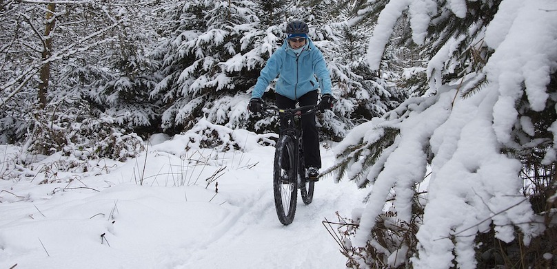 velo de montagne hiver neige fatbike sentier photo Brisch27 via Pixabay ...