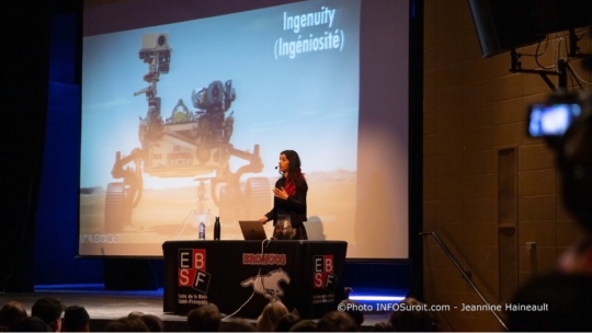 Farah Alibay en visite à l’école de la Baie-Saint-François | INFOSuroit.com